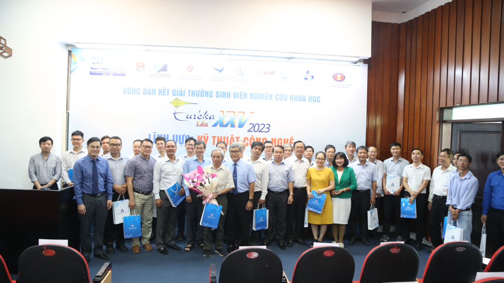 HCMUT hosts the Semi-Final Round of the 25th Euréka Scientific Research ...